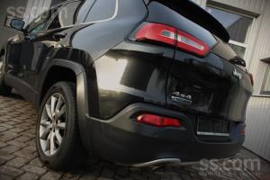 Black Jeep Cherokee 2015 in Riga, with an engine capacity of 2.00 L and mileage of 0 thousand km for 11950 €, photo 16 on AUTOMOTO.COM.LV