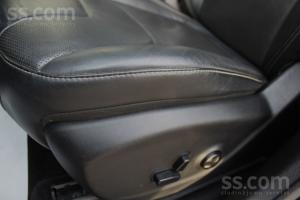 Black Jeep Cherokee 2015 in Riga, with an engine capacity of 2.00 L and mileage of 0 thousand km for 11950 €, photo 18 on AUTOMOTO.COM.LV