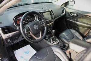 Black Jeep Cherokee 2015 in Riga, with an engine capacity of 2.00 L and mileage of 0 thousand km for 11950 €, photo 19 on AUTOMOTO.COM.LV