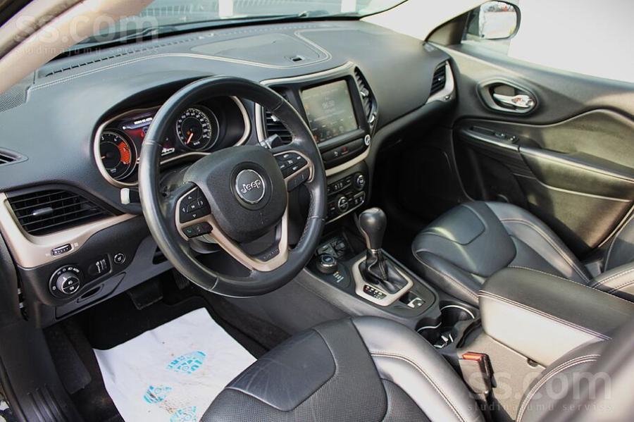 Black Jeep Cherokee 2015 in Riga, with an engine capacity of 2.00 L and mileage of 0 thousand km for 11950 €, photo 19 on AUTOMOTO.COM.LV