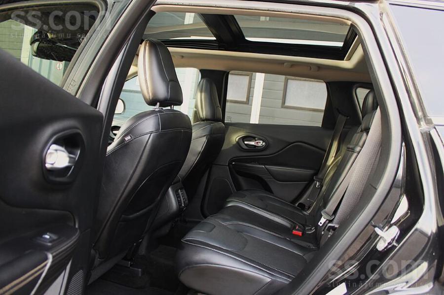Black Jeep Cherokee 2015 in Riga, with an engine capacity of 2.00 L and mileage of 0 thousand km for 11950 €, photo 20 on AUTOMOTO.COM.LV