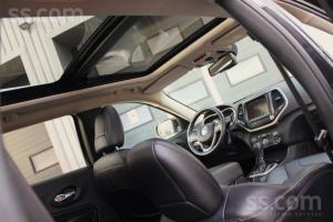 Black Jeep Cherokee 2015 in Riga, with an engine capacity of 2.00 L and mileage of 0 thousand km for 11950 €, photo 24 on AUTOMOTO.COM.LV