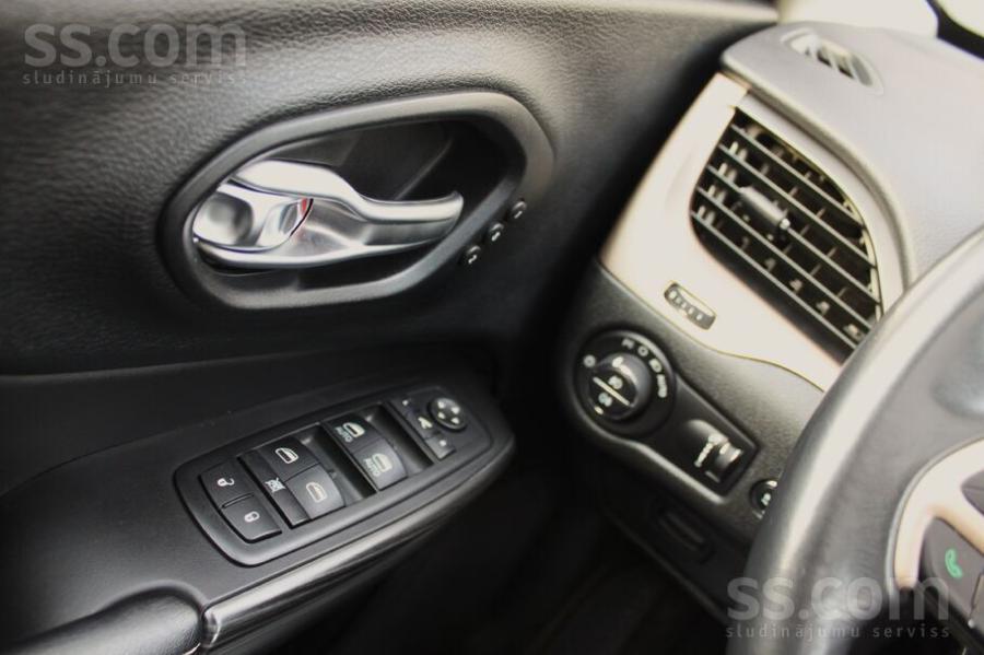 Black Jeep Cherokee 2015 in Riga, with an engine capacity of 2.00 L and mileage of 0 thousand km for 11950 €, photo 25 on AUTOMOTO.COM.LV