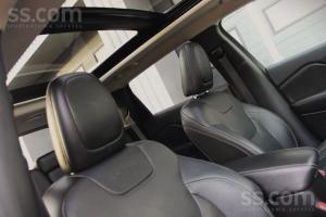 Black Jeep Cherokee 2015 in Riga, with an engine capacity of 2.00 L and mileage of 0 thousand km for 11950 €, photo 27 on AUTOMOTO.COM.LV