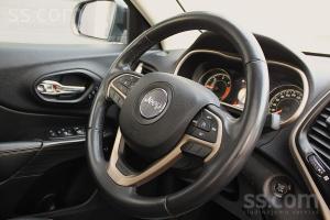 Black Jeep Cherokee 2015 in Riga, with an engine capacity of 2.00 L and mileage of 0 thousand km for 11950 €, photo 29 on AUTOMOTO.COM.LV