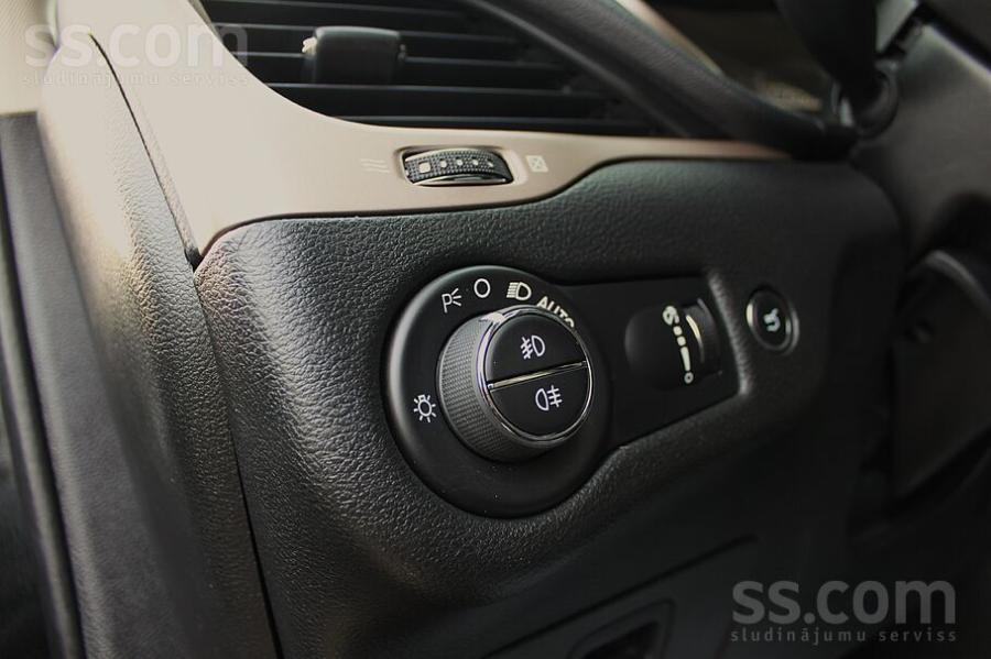 Black Jeep Cherokee 2015 in Riga, with an engine capacity of 2.00 L and mileage of 0 thousand km for 11950 €, photo 31 on AUTOMOTO.COM.LV