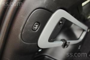 Black Jeep Cherokee 2015 in Riga, with an engine capacity of 2.00 L and mileage of 0 thousand km for 11950 €, photo 33 on AUTOMOTO.COM.LV