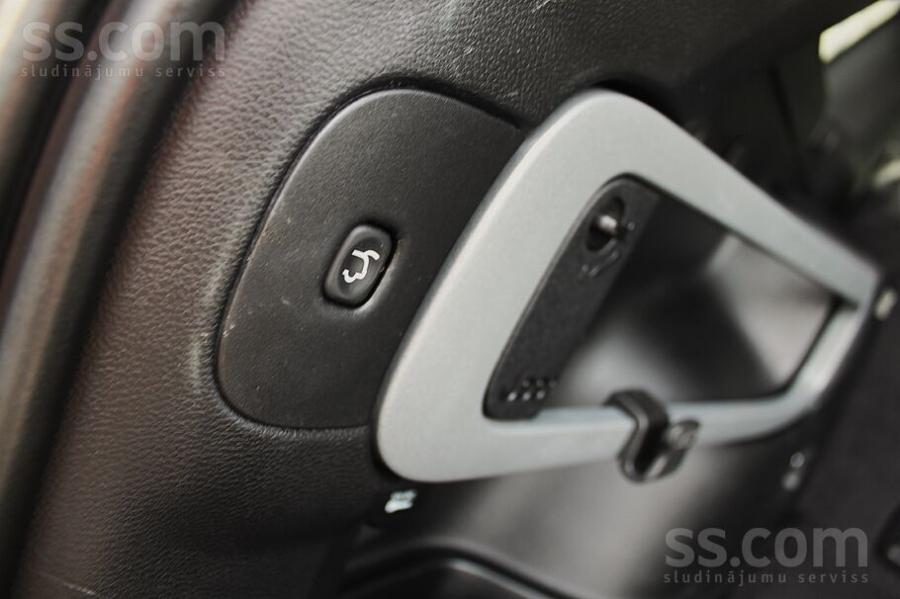 Black Jeep Cherokee 2015 in Riga, with an engine capacity of 2.00 L and mileage of 0 thousand km for 11950 €, photo 33 on AUTOMOTO.COM.LV