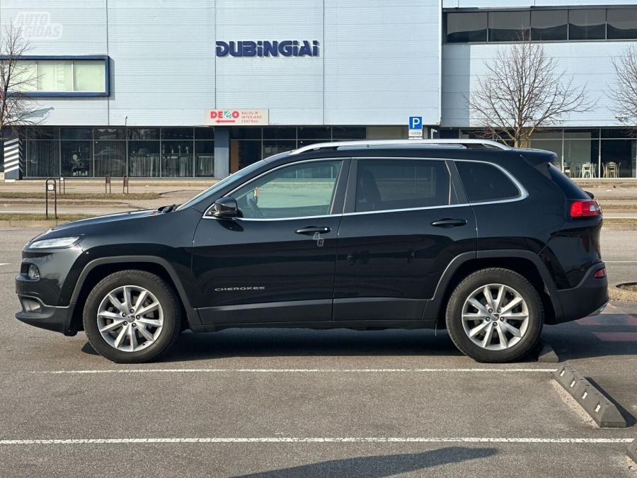 Black Jeep Cherokee 2016 in Klaipeda, with an engine capacity of 3.20 L and mileage of 175 thousand km for 10000 €, photo 3 on AUTOMOTO.COM.LV