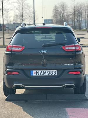 Black Jeep Cherokee 2016 in Klaipeda, with an engine capacity of 3.20 L and mileage of 175 thousand km for 10000 €, photo 4 on AUTOMOTO.COM.LV