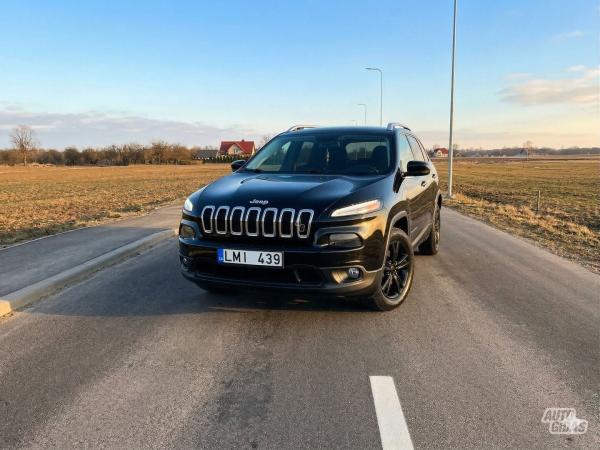 Black Jeep Cherokee 2016 in Mazeikiai, with an engine capacity of 2.40 L and mileage of 167 thousand km for 8450 €, photo 2 on AUTOMOTO.COM.LV