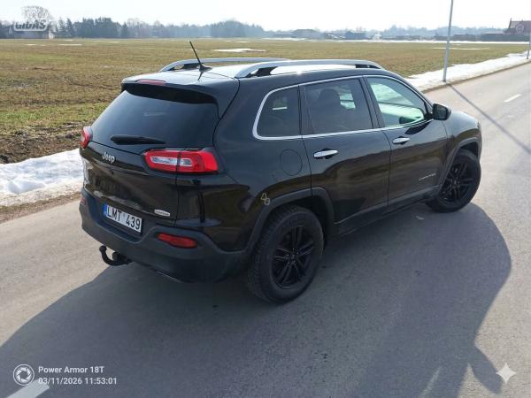 Black Jeep Cherokee 2016 in Mazeikiai, with an engine capacity of 2.40 L and mileage of 167 thousand km for 8450 €, photo 4 on AUTOMOTO.COM.LV