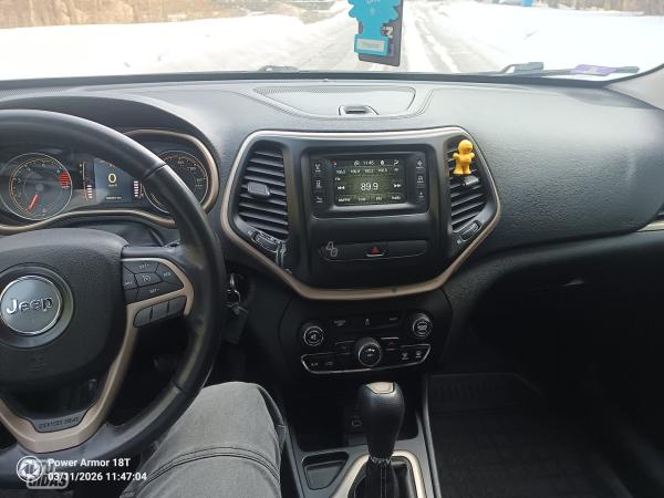 Black Jeep Cherokee 2016 in Mazeikiai, with an engine capacity of 2.40 L and mileage of 167 thousand km for 8450 €, photo 10 on AUTOMOTO.COM.LV