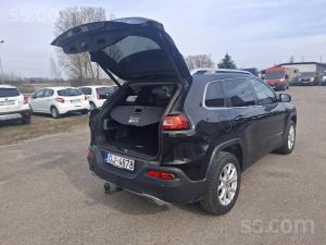 Melns Jeep Cherokee 2016 Talsi, ar dzinēja tilpumu 2.20 L un nobraukumu 230 tūkst. km par 10500 €, foto 8 vietnē AUTOMOTO.COM.LV