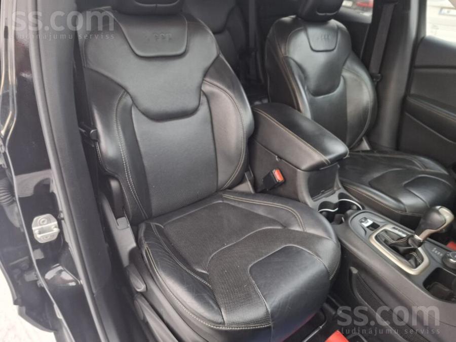 Melns Jeep Cherokee 2016 Talsi, ar dzinēja tilpumu 2.20 L un nobraukumu 230 tūkst. km par 10500 €, foto 14 vietnē AUTOMOTO.COM.LV