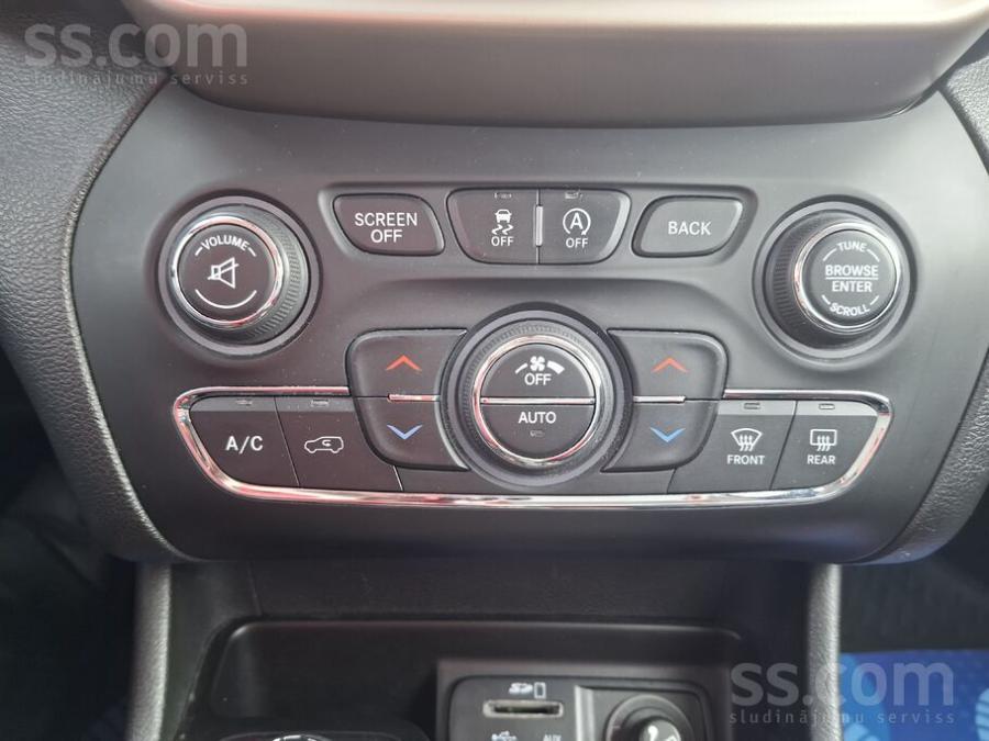Melns Jeep Cherokee 2016 Talsi, ar dzinēja tilpumu 2.20 L un nobraukumu 230 tūkst. km par 10500 €, foto 23 vietnē AUTOMOTO.COM.LV