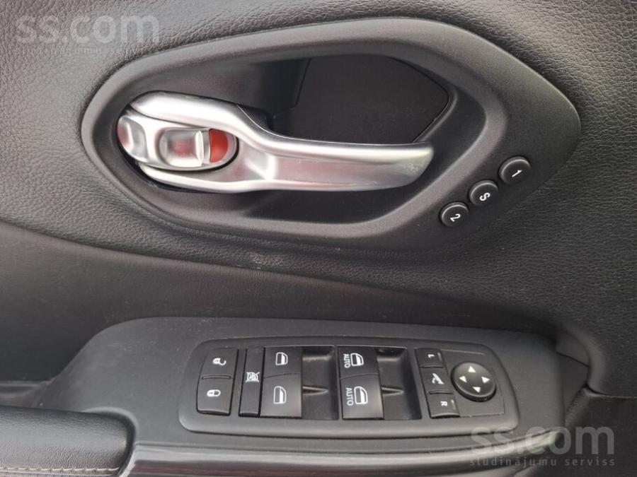 Melns Jeep Cherokee 2016 Talsi, ar dzinēja tilpumu 2.20 L un nobraukumu 230 tūkst. km par 10500 €, foto 26 vietnē AUTOMOTO.COM.LV