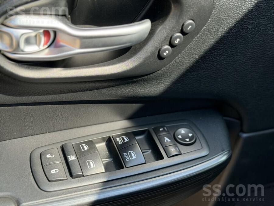Melns Jeep Cherokee 2016 Rīga, ar dzinēja tilpumu 2.20 L un nobraukumu 194 tūkst. km par 10950 €, foto 8 vietnē AUTOMOTO.COM.LV