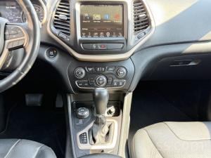 Melns Jeep Cherokee 2016 Rīga, ar dzinēja tilpumu 2.20 L un nobraukumu 194 tūkst. km par 10950 €, foto 11 vietnē AUTOMOTO.COM.LV
