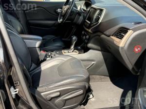 Melns Jeep Cherokee 2016 Rīga, ar dzinēja tilpumu 2.20 L un nobraukumu 194 tūkst. km par 10950 €, foto 16 vietnē AUTOMOTO.COM.LV