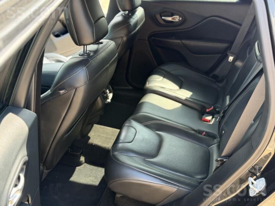 Melns Jeep Cherokee 2016 Rīga, ar dzinēja tilpumu 2.20 L un nobraukumu 194 tūkst. km par 10950 €, foto 17 vietnē AUTOMOTO.COM.LV