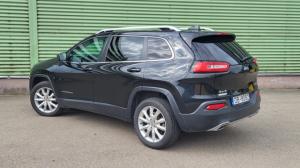 Black Jeep Cherokee 2016 in Riga, with an engine capacity of 2.20 L and mileage of 193 thousand km for 11900 €, photo 7 on AUTOMOTO.COM.LV