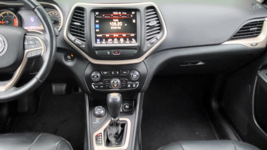Black Jeep Cherokee 2016 in Riga, with an engine capacity of 2.20 L and mileage of 193 thousand km for 11900 €, photo 12 on AUTOMOTO.COM.LV