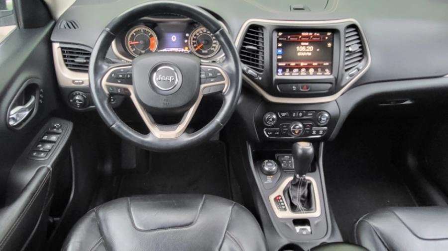 Black Jeep Cherokee 2016 in Riga, with an engine capacity of 2.20 L and mileage of 193 thousand km for 11900 €, photo 13 on AUTOMOTO.COM.LV