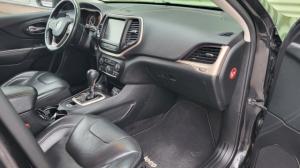 Black Jeep Cherokee 2016 in Riga, with an engine capacity of 2.20 L and mileage of 193 thousand km for 11900 €, photo 18 on AUTOMOTO.COM.LV