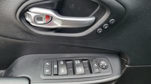 Black Jeep Cherokee 2016 in Riga, with an engine capacity of 2.20 L and mileage of 193 thousand km for 11900 €, photo 19 on AUTOMOTO.COM.LV