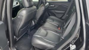 Black Jeep Cherokee 2016 in Riga, with an engine capacity of 2.20 L and mileage of 193 thousand km for 11900 €, photo 22 on AUTOMOTO.COM.LV