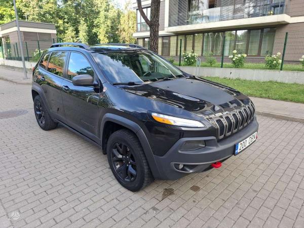 Melns Jeep Cherokee 2016 Viļņa, ar dzinēja tilpumu 3.20 L un nobraukumu 263 tūkst. km par 8500 €, foto 3 vietnē AUTOMOTO.COM.LV