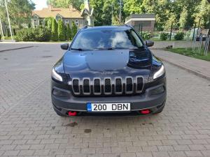 Black Jeep Cherokee 2016 in Vilnius, with an engine capacity of 3.20 L and mileage of 263 thousand km for 8500 €, photo 3 on AUTOMOTO.COM.LV
