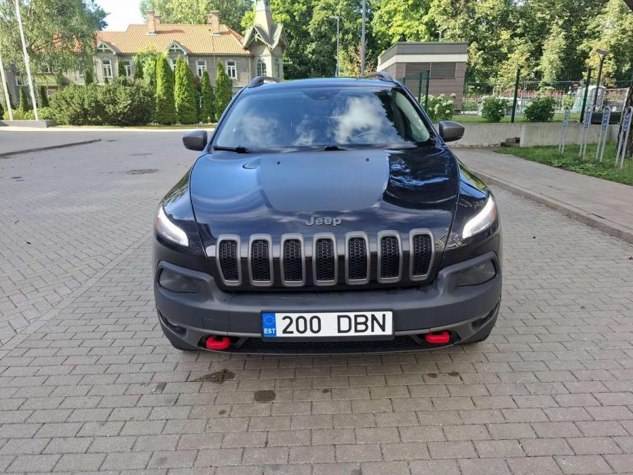 Black Jeep Cherokee 2016 in Vilnius, with an engine capacity of 3.20 L and mileage of 263 thousand km for 8500 €, photo 3 on AUTOMOTO.COM.LV