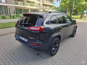 Black Jeep Cherokee 2016 in Vilnius, with an engine capacity of 3.20 L and mileage of 263 thousand km for 8500 €, photo 6 on AUTOMOTO.COM.LV