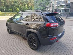 Black Jeep Cherokee 2016 in Vilnius, with an engine capacity of 3.20 L and mileage of 263 thousand km for 8500 €, photo 8 on AUTOMOTO.COM.LV