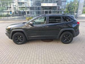Black Jeep Cherokee 2016 in Vilnius, with an engine capacity of 3.20 L and mileage of 263 thousand km for 8500 €, photo 9 on AUTOMOTO.COM.LV