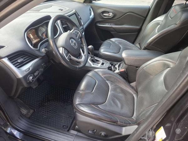 Black Jeep Cherokee 2016 in Vilnius, with an engine capacity of 3.20 L and mileage of 263 thousand km for 8500 €, photo 9 on AUTOMOTO.COM.LV
