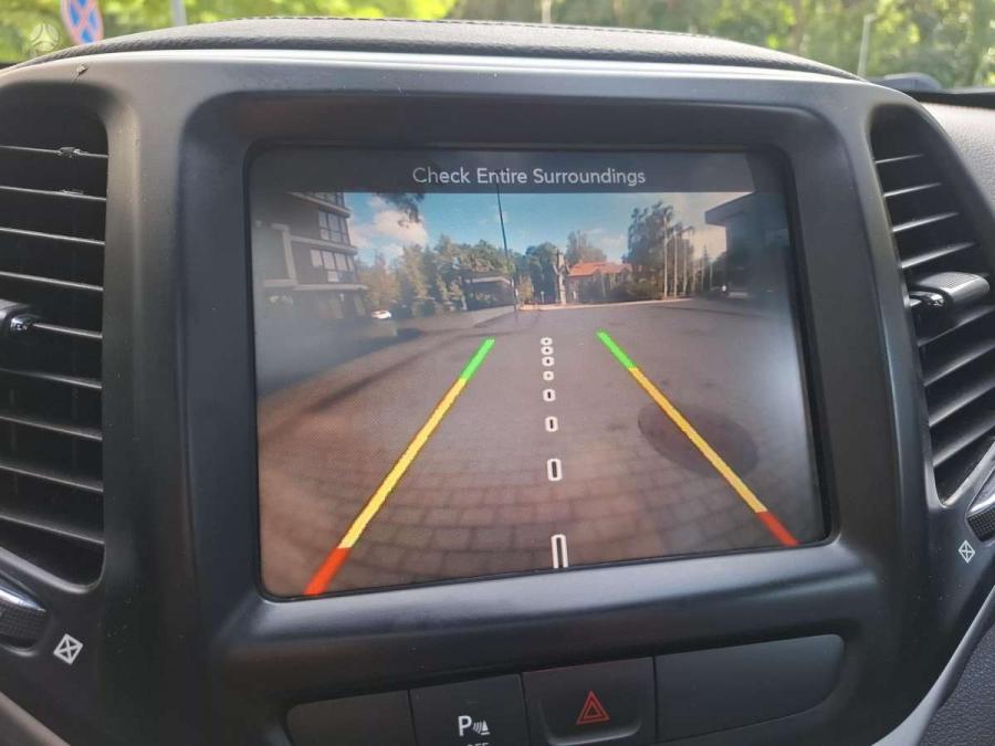 Black Jeep Cherokee 2016 in Vilnius, with an engine capacity of 3.20 L and mileage of 263 thousand km for 8500 €, photo 18 on AUTOMOTO.COM.LV