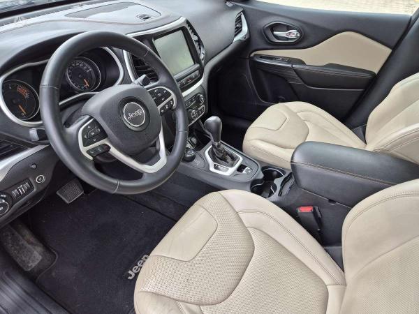Black Jeep Cherokee 2016 in Klaipeda, with an engine capacity of 3.24 L and mileage of 165 thousand km for 9900 €, photo 10 on AUTOMOTO.COM.LV