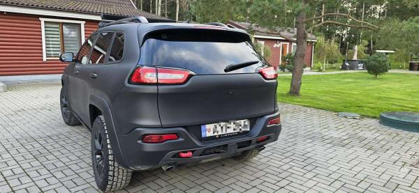 Melns Jeep Cherokee 2016 Klaipėda, ar dzinēja tilpumu 3.24 L un nobraukumu 237 tūkst. km par 10490 €, foto 6 vietnē AUTOMOTO.COM.LV