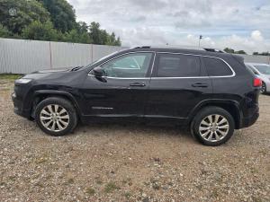 Black Jeep Cherokee 2017 in Taurage, with an engine capacity of 2.18 L and mileage of 89 thousand km for 7500 €, photo 4 on AUTOMOTO.COM.LV