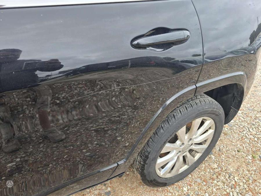 Black Jeep Cherokee 2017 in Taurage, with an engine capacity of 2.18 L and mileage of 89 thousand km for 7500 €, photo 6 on AUTOMOTO.COM.LV