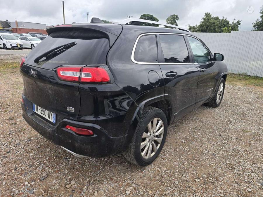 Black Jeep Cherokee 2017 in Taurage, with an engine capacity of 2.18 L and mileage of 89 thousand km for 7500 €, photo 7 on AUTOMOTO.COM.LV
