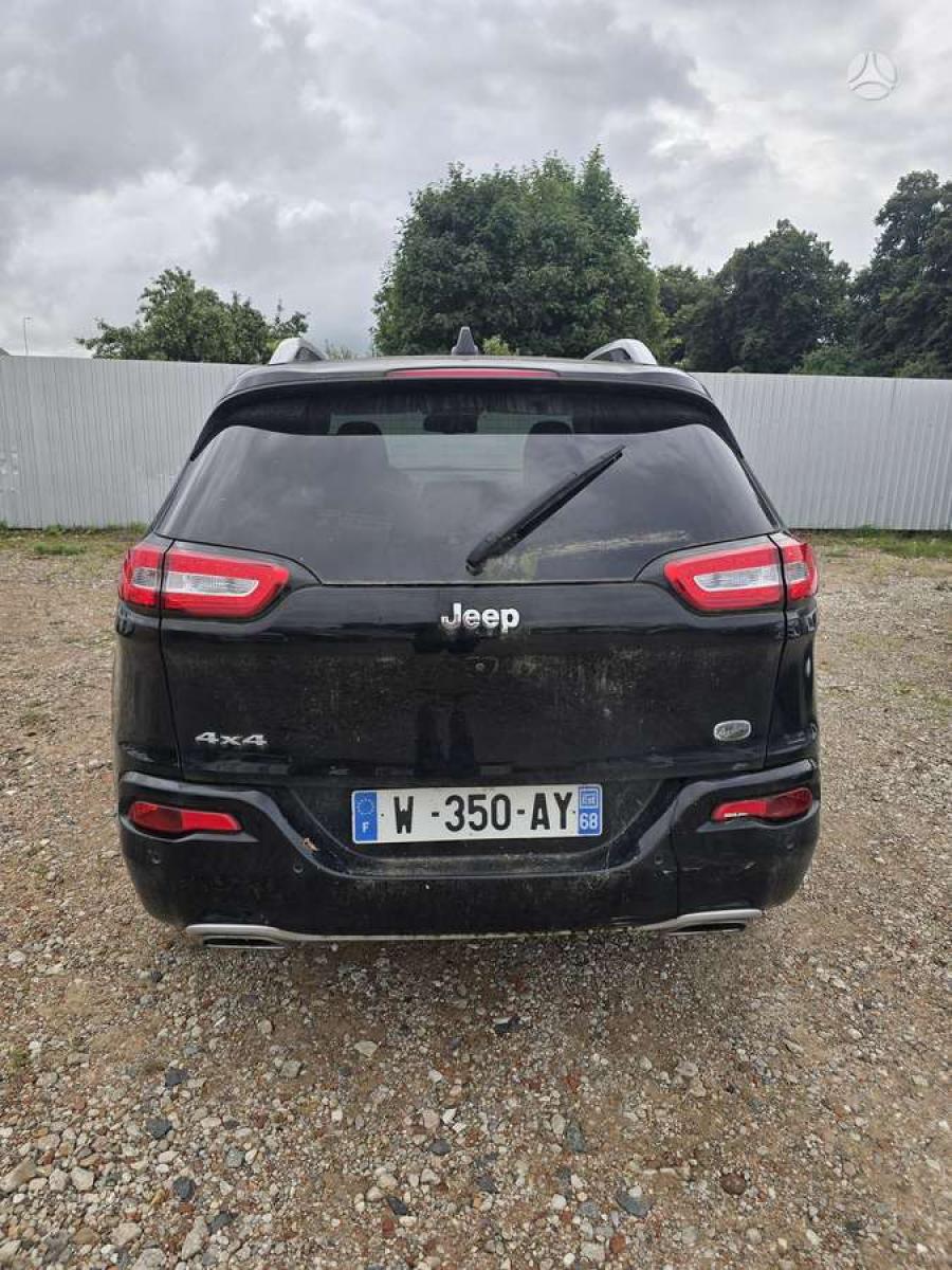 Black Jeep Cherokee 2017 in Taurage, with an engine capacity of 2.18 L and mileage of 89 thousand km for 7500 €, photo 8 on AUTOMOTO.COM.LV