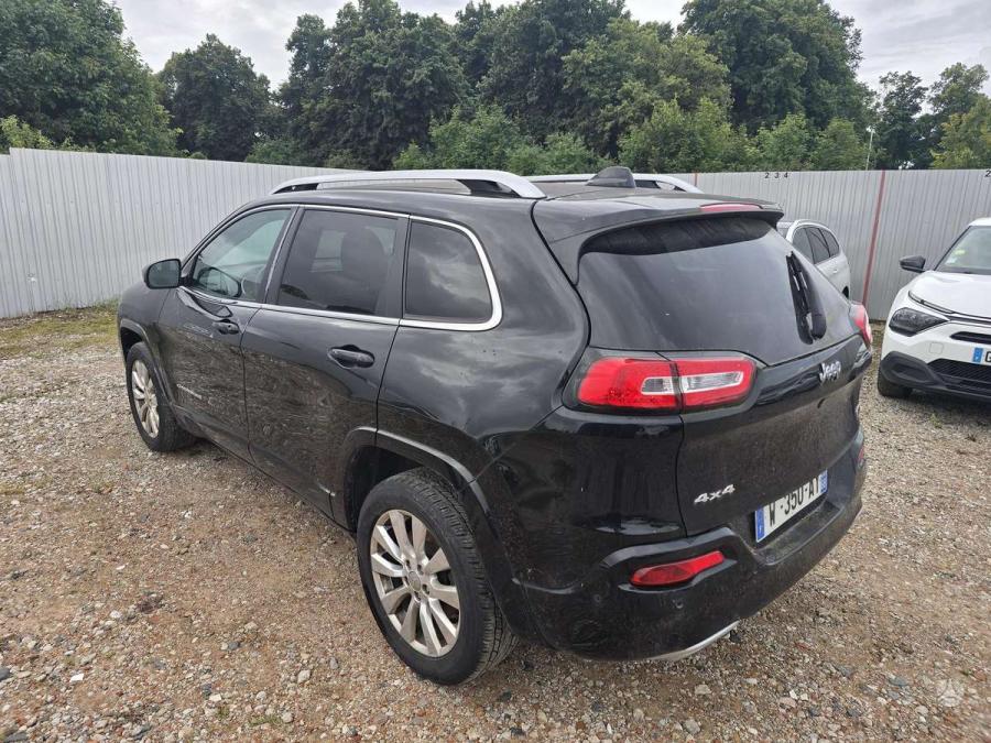 Black Jeep Cherokee 2017 in Taurage, with an engine capacity of 2.18 L and mileage of 89 thousand km for 7500 €, photo 9 on AUTOMOTO.COM.LV