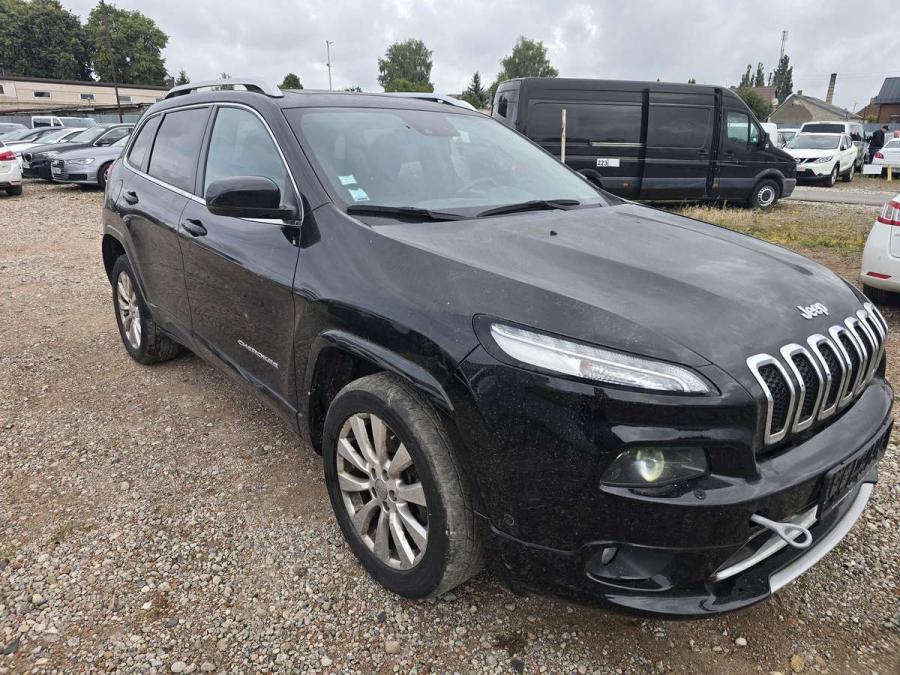 Black Jeep Cherokee 2017 in Taurage, with an engine capacity of 2.18 L and mileage of 89 thousand km for 7500 €, photo 11 on AUTOMOTO.COM.LV