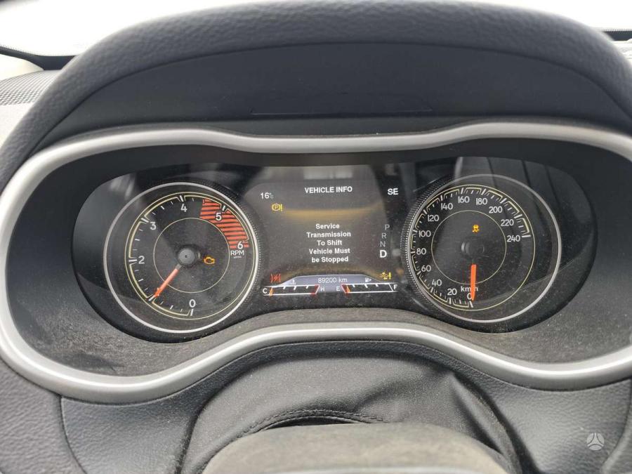 Black Jeep Cherokee 2017 in Taurage, with an engine capacity of 2.18 L and mileage of 89 thousand km for 7500 €, photo 13 on AUTOMOTO.COM.LV