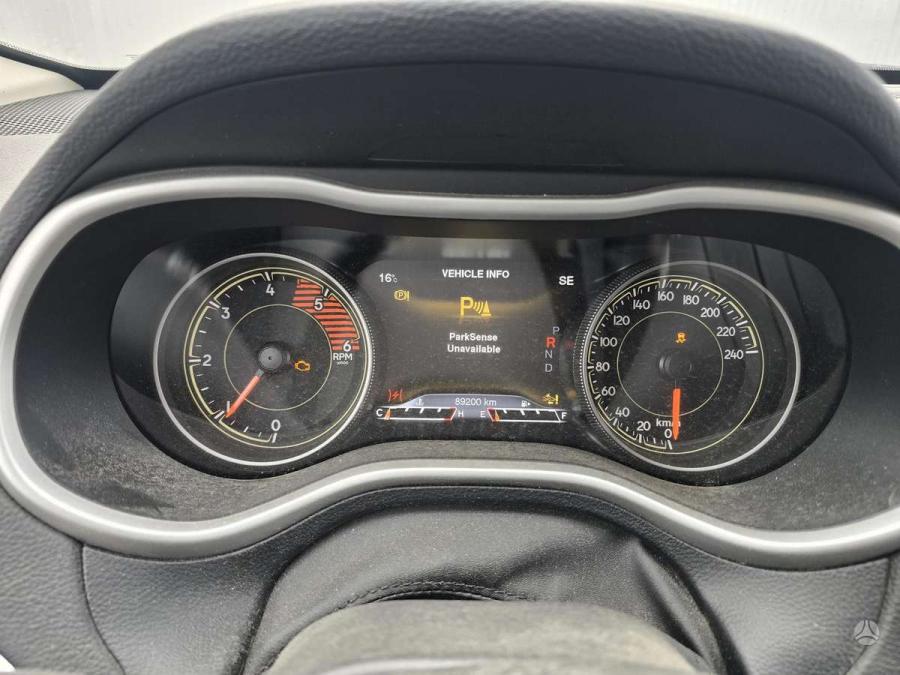 Black Jeep Cherokee 2017 in Taurage, with an engine capacity of 2.18 L and mileage of 89 thousand km for 7500 €, photo 14 on AUTOMOTO.COM.LV