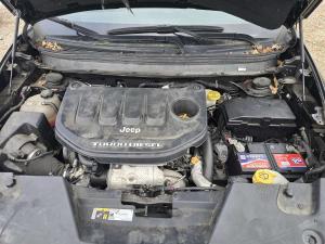 Black Jeep Cherokee 2017 in Taurage, with an engine capacity of 2.18 L and mileage of 89 thousand km for 7500 €, photo 17 on AUTOMOTO.COM.LV